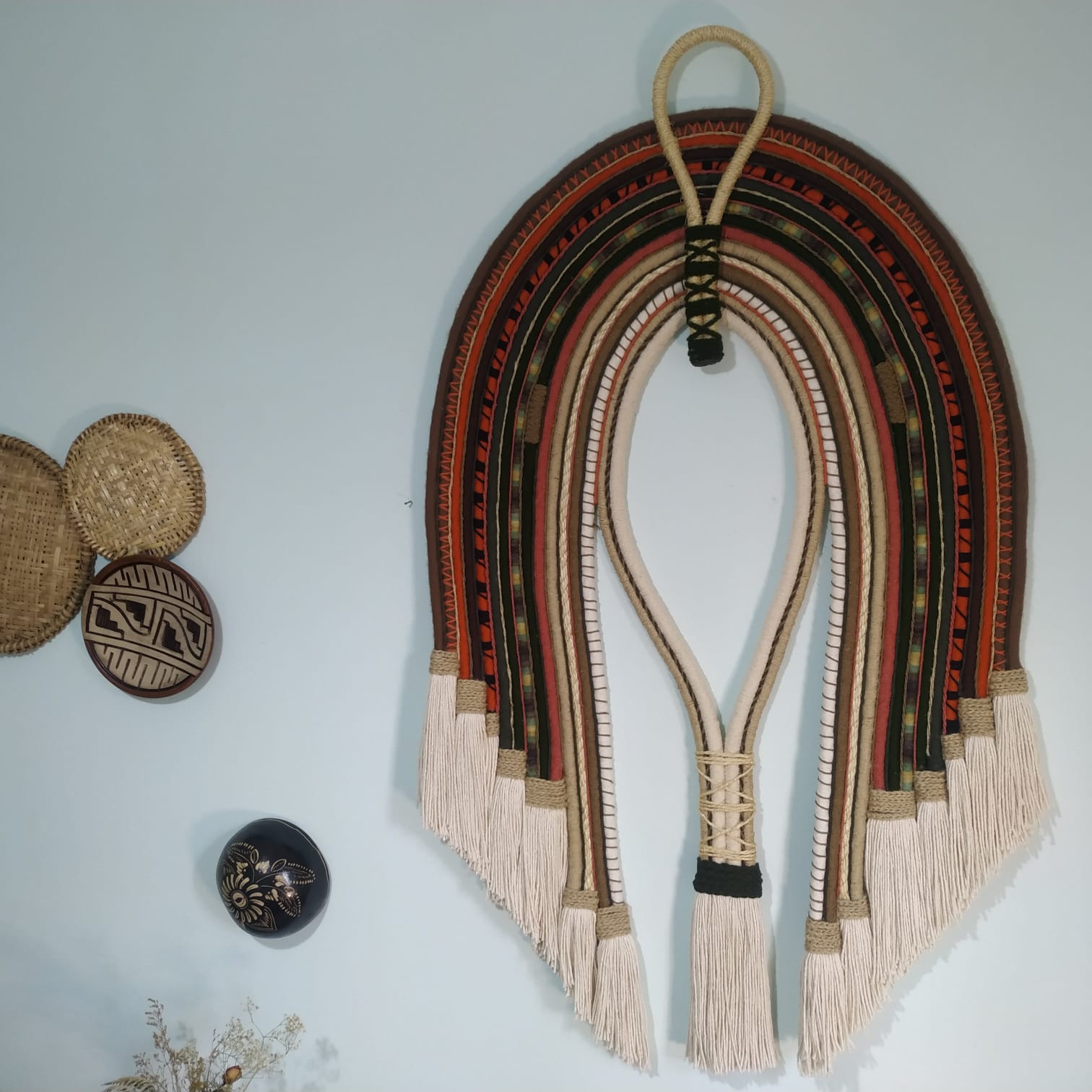 O que é um Cocar Decorativo Têxtil Macramê