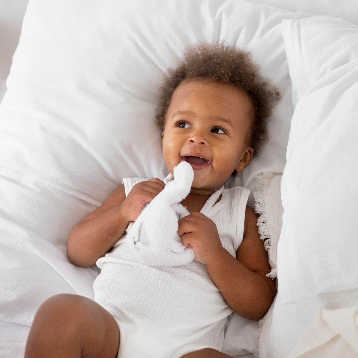 Os vilões do sono do bebê: Descubra os principais fatores que atrapalham o descanso do seu pequeno.